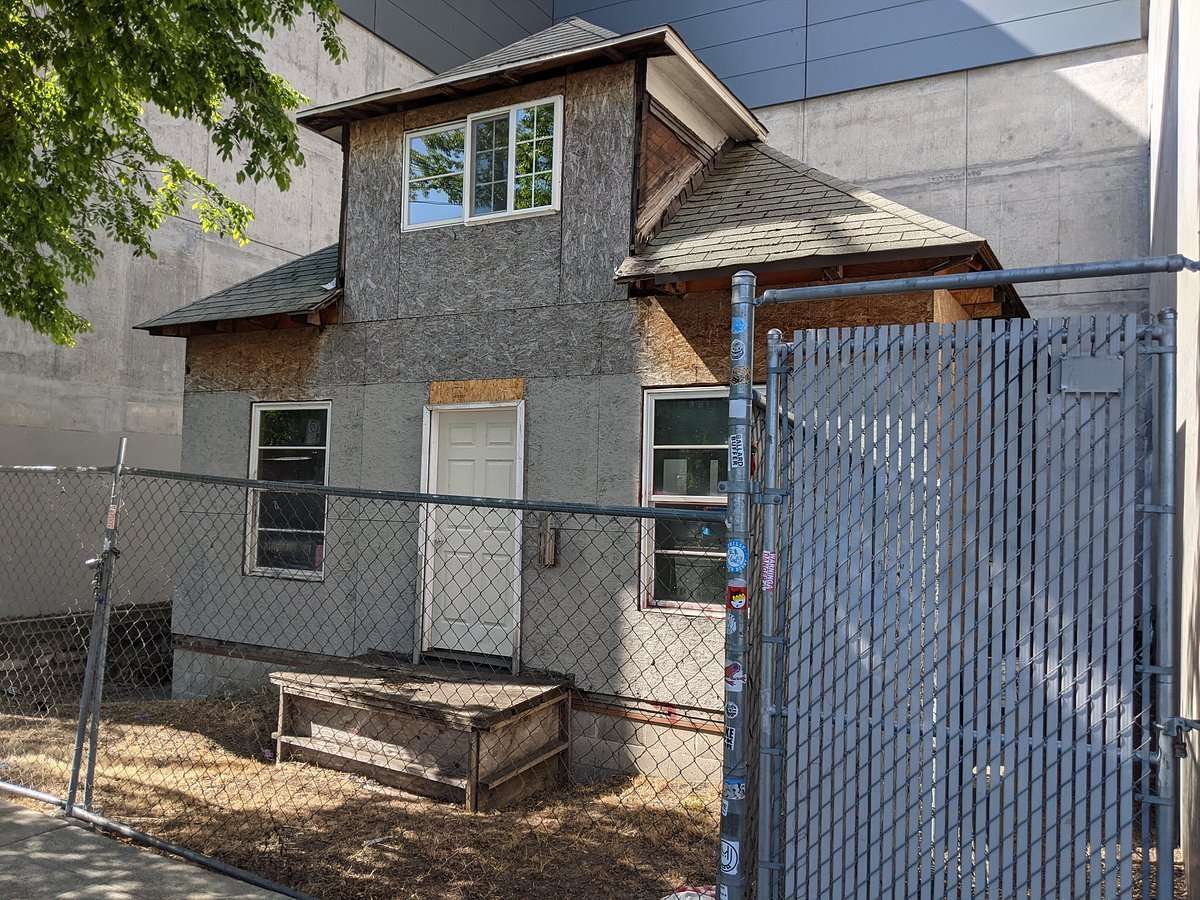 84 Year Old Edith Macefield Refused Million Dollar Offer For Save Her ...