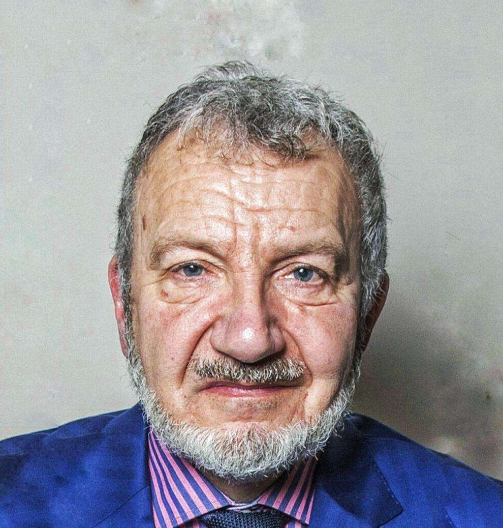 DNA of a 9000-year-old Cheddar Man & English History Teacher was Same ...