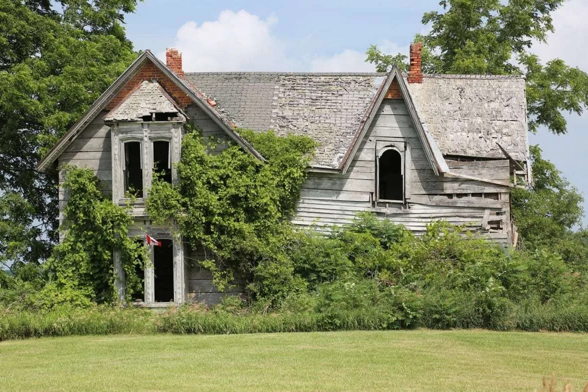 Canada's Most Photographed Guyitt House: Only few Months remains to ...