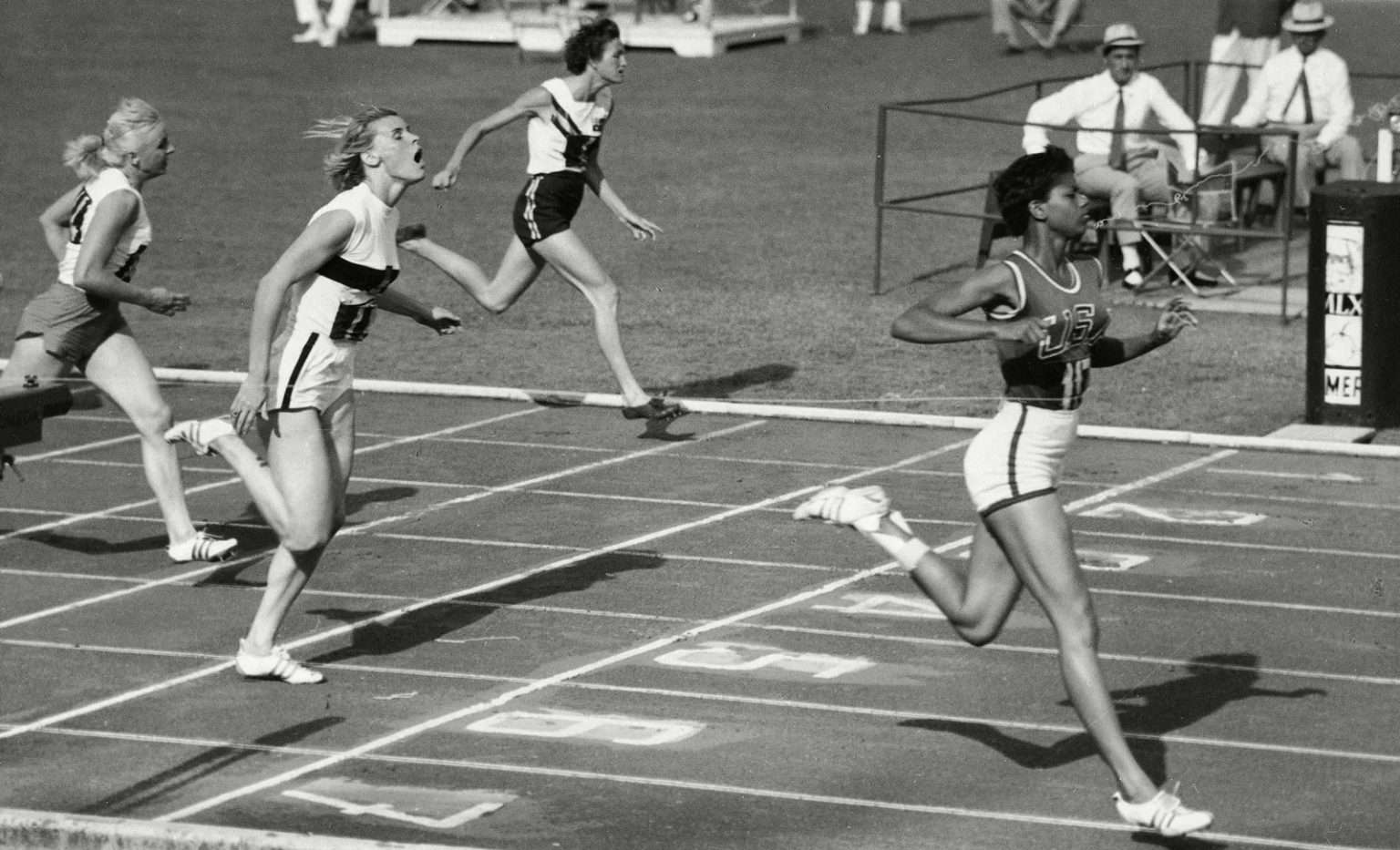Wilma Rudolph Story From Polio to Olympic Champ: Biography, Medals ...